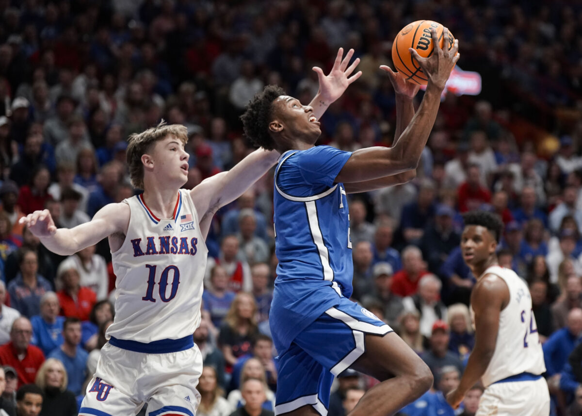 Photo Gallery: Kansas comes up short to BYU, loses 76-68 - KU Sports